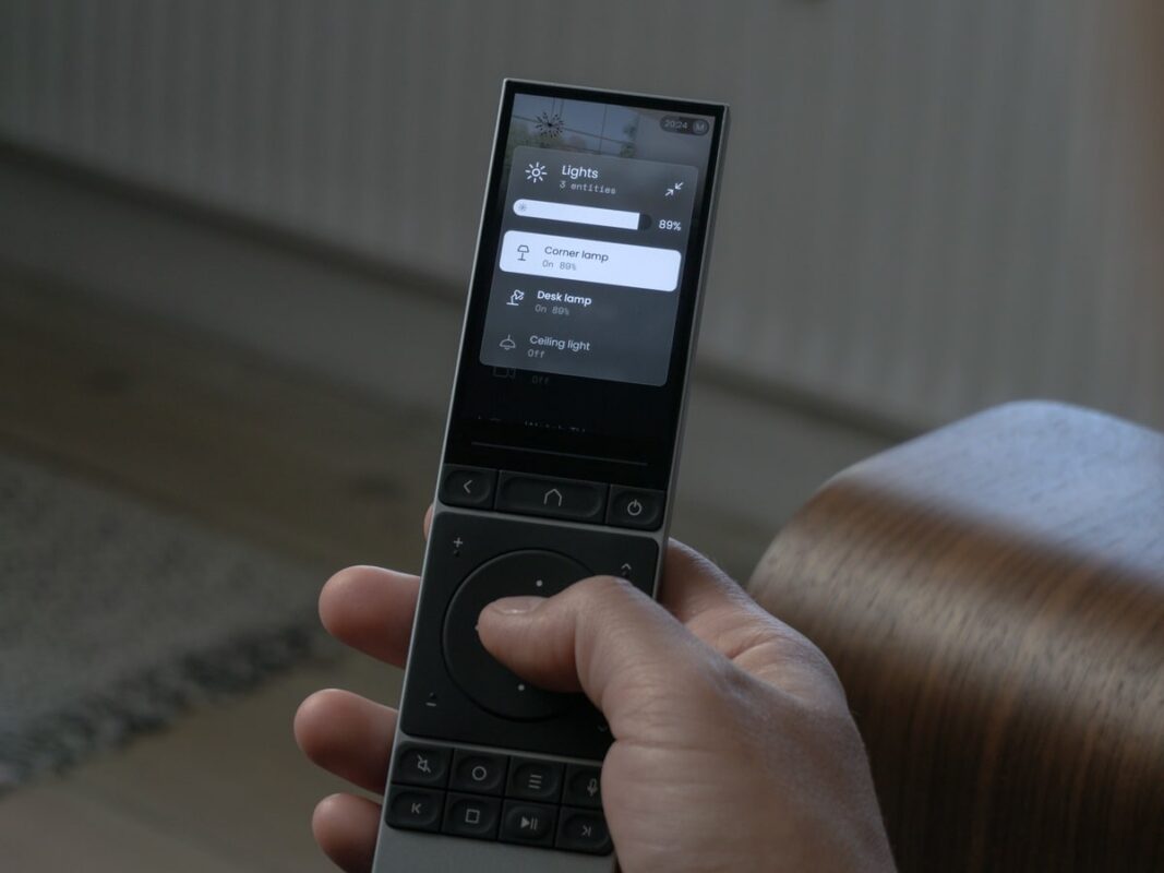 Unfolded Circle Remote 3: Universalfernbedienung fürs smarte Zuhause startet auf Kickstarter